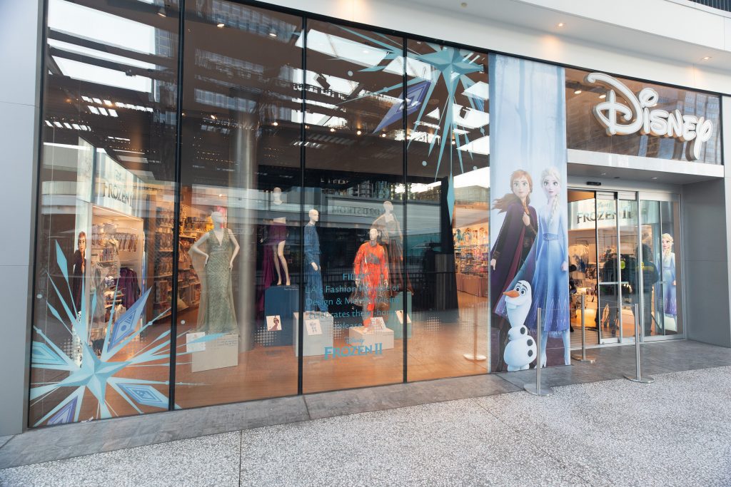Disney Collaborates With FIDM To Create A “FROZEN 2” Inspired Window ...
